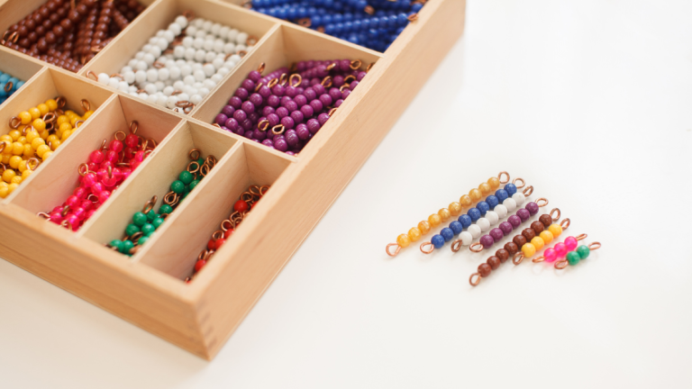 Matériel de mathématiques Montessori